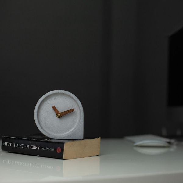 Concrete Q Tabletop Clock Grey – Claymango.com